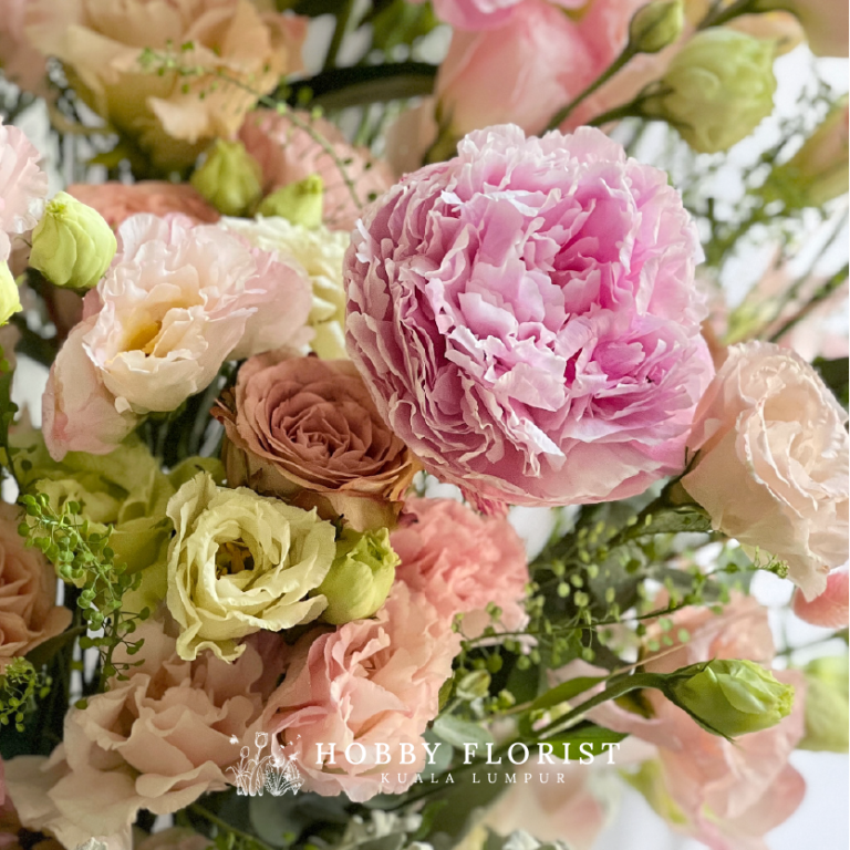 Zaylee | Vase Arrangement | Flower Delivery Kuala Lumpur - Hobby Florist KL